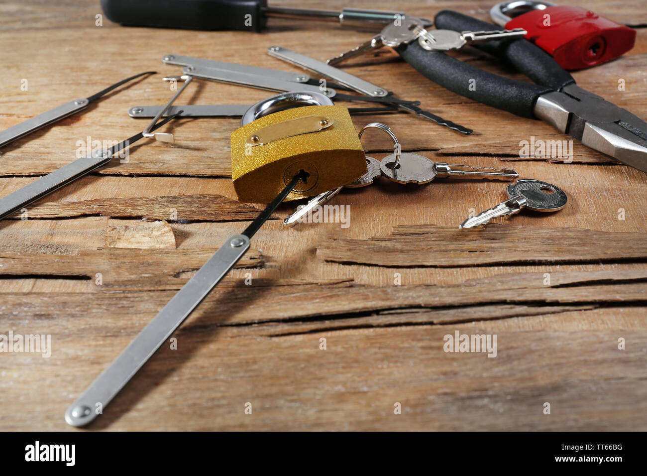 Lockpicking tools hi-res stock photography and images - Alamy