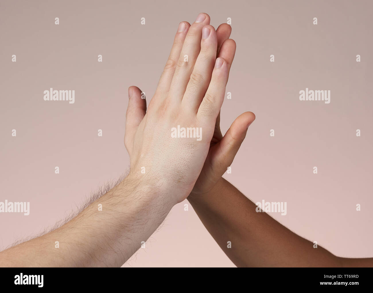Hi five hi-res stock photography and images - Alamy