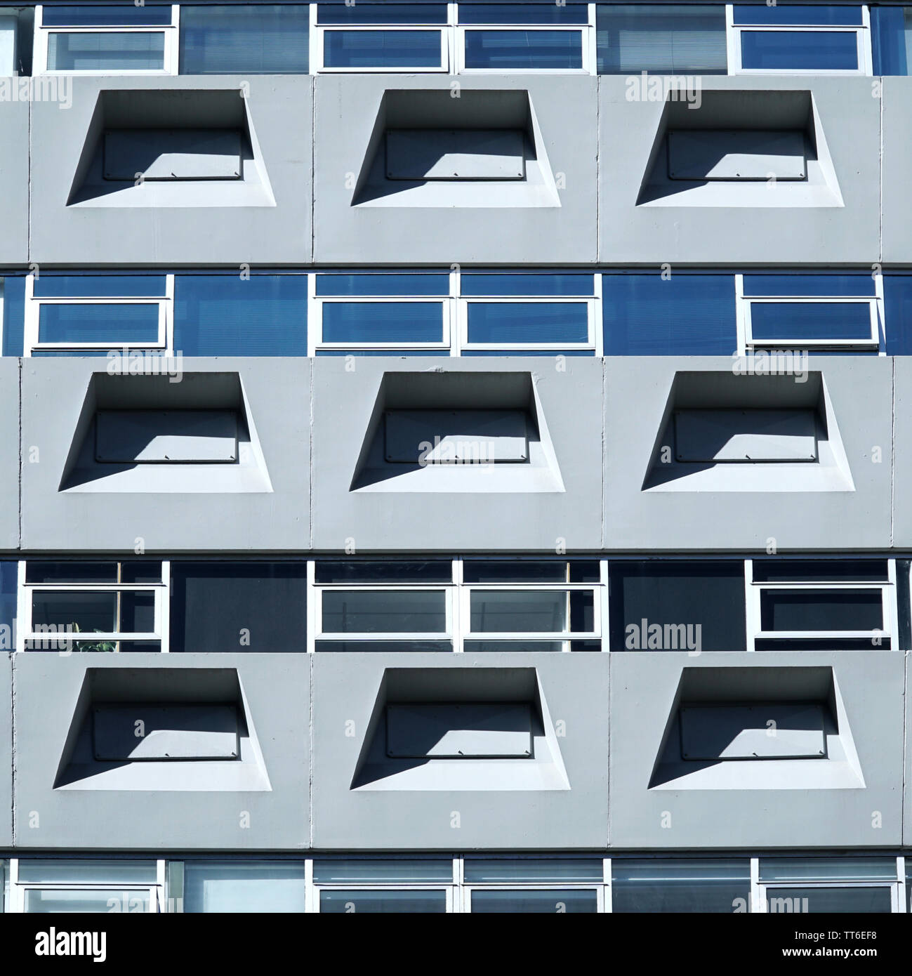 Building front windows pattern hi-res stock photography and images - Alamy