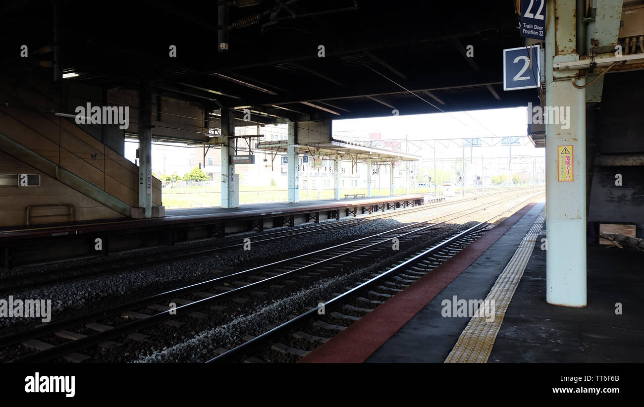 Empty train platform architecture hi-res stock photography and images ...