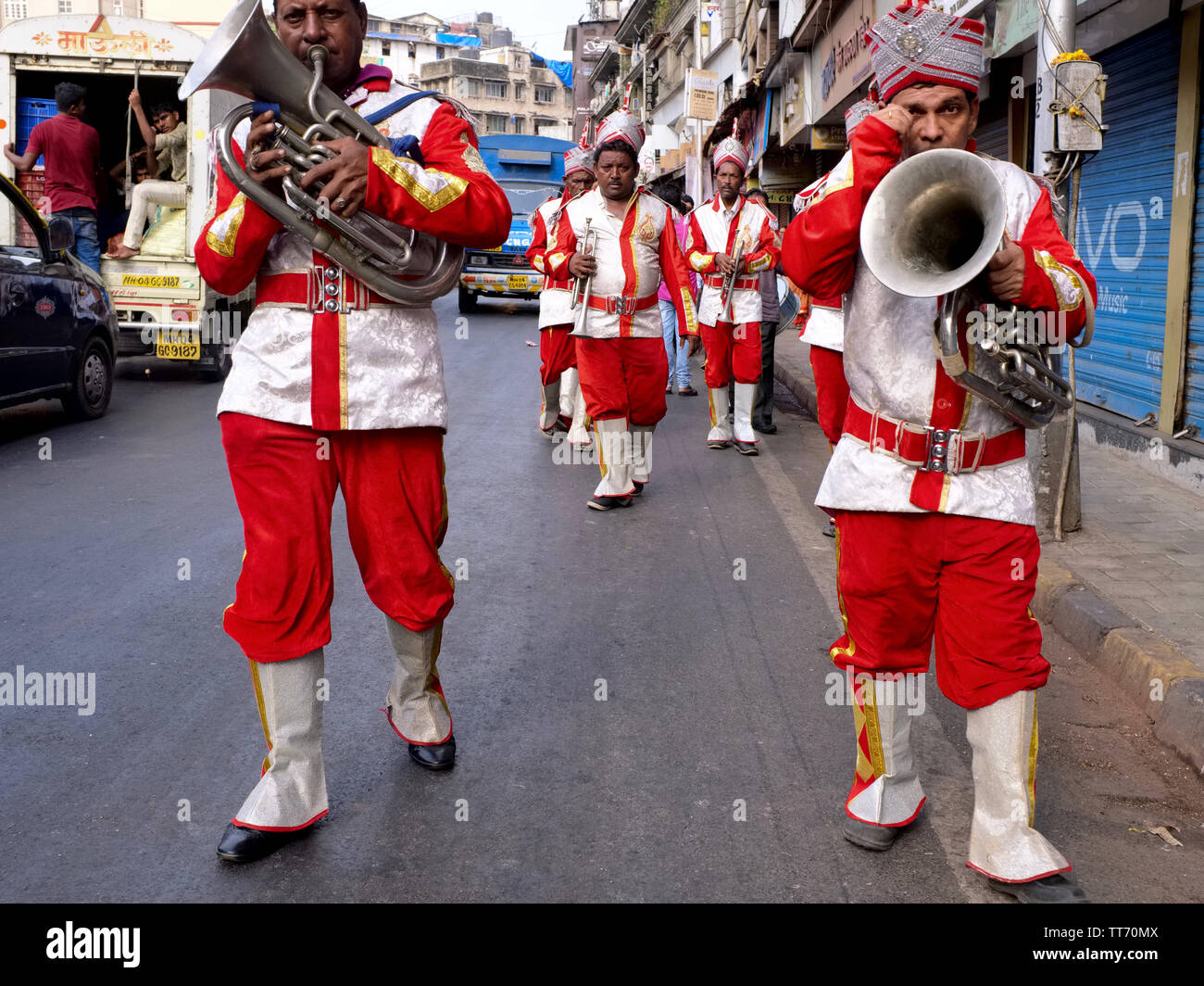 Indian marching hi-res stock photography and images - Alamy