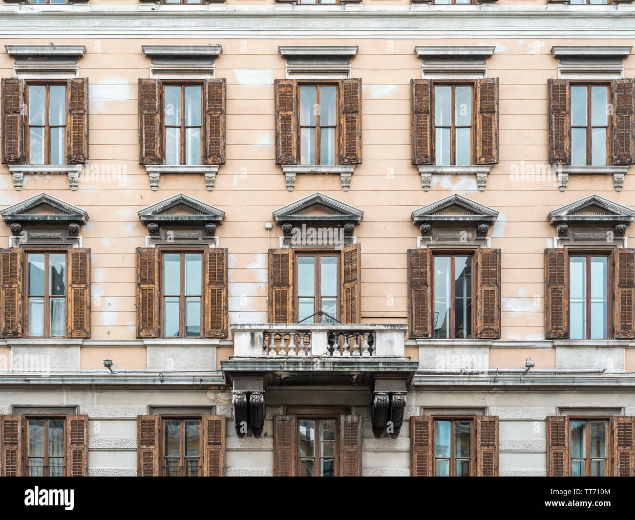 The urban building hi-res stock photography and images - Alamy