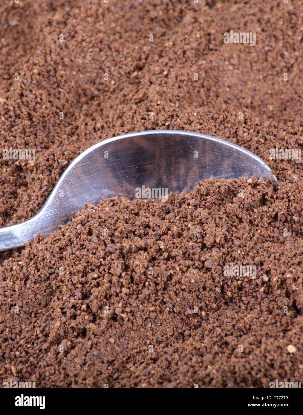 milled coffee and teaspoon Stock Photo - Alamy