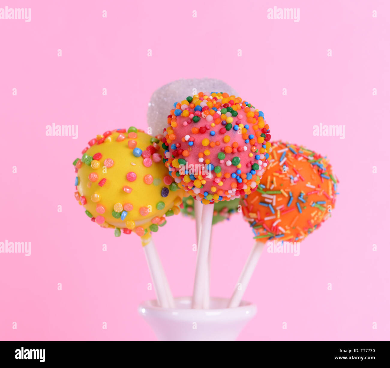 Pink yellow cake pops hi-res stock photography and images - Alamy