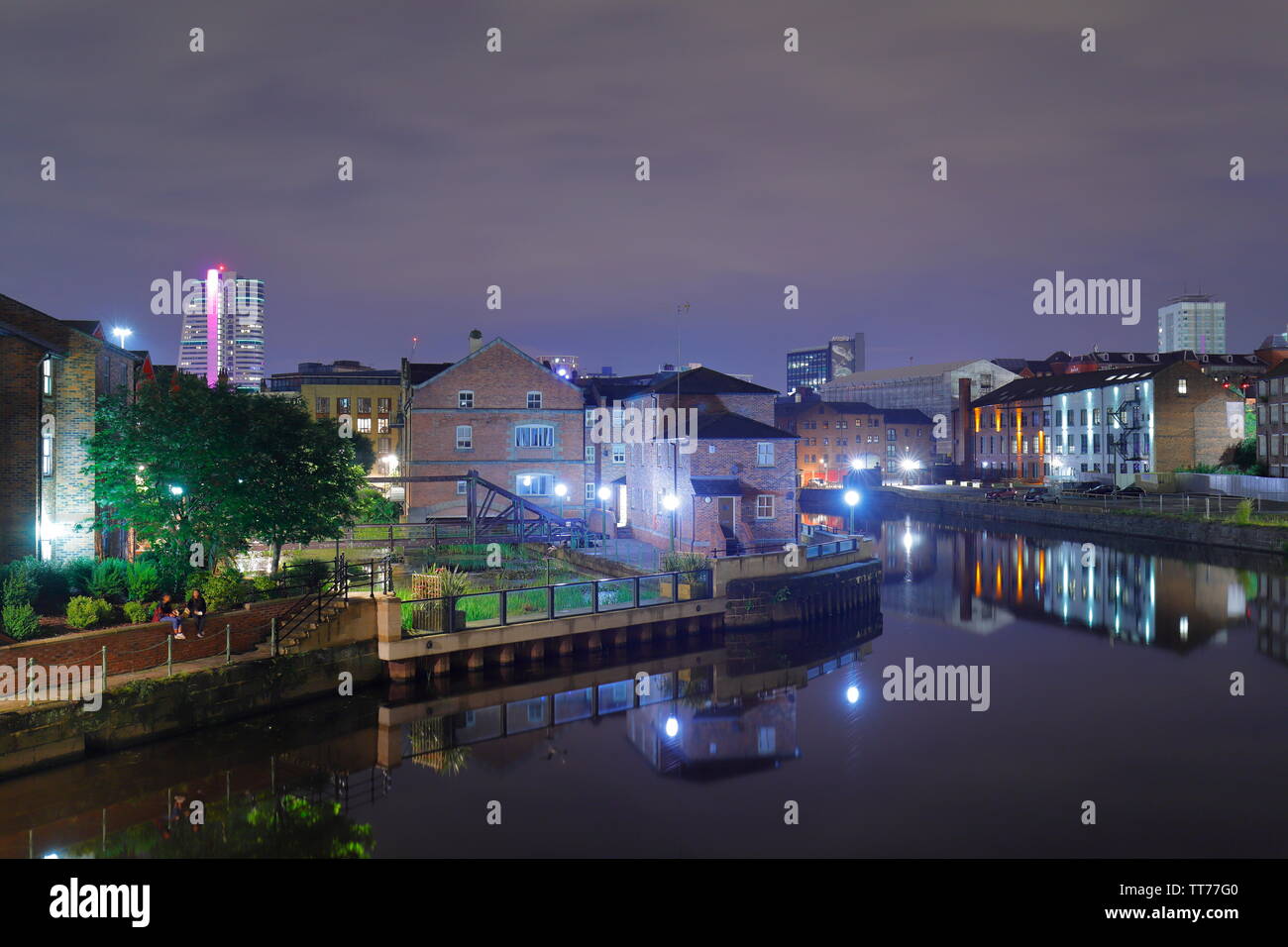 The calls leeds at night hi-res stock photography and images - Alamy