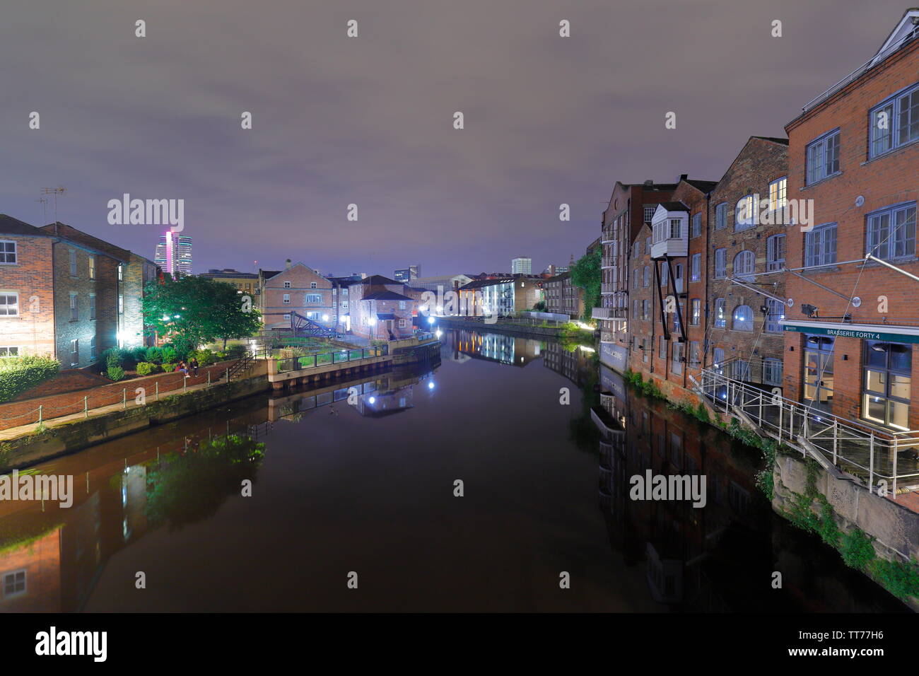 The calls leeds at night hi-res stock photography and images - Alamy