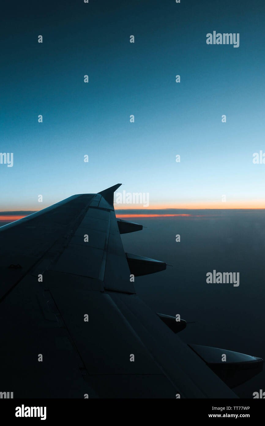 Sunset plane window seat airport wing hi-res stock photography and ...