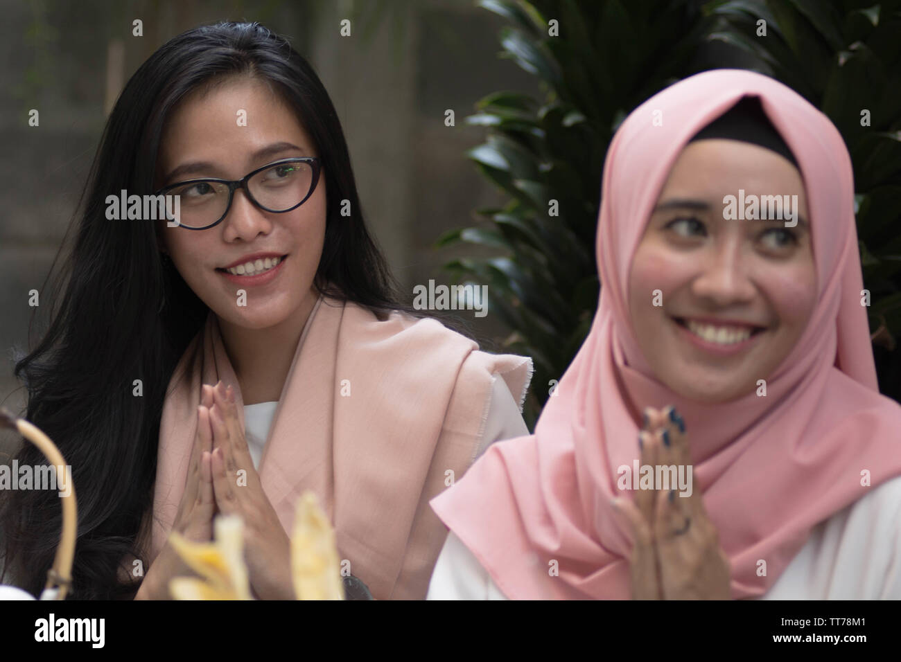 Muslim malay people hi-res stock photography and images - Alamy