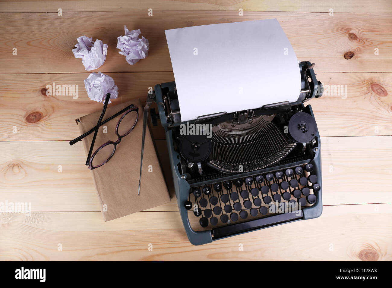Antique Typewriter. Vintage Typewriter Machine Stock Photo - Alamy