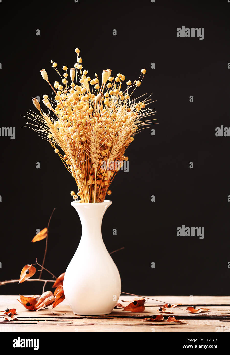 Wheat in vase hi-res stock photography and images - Alamy