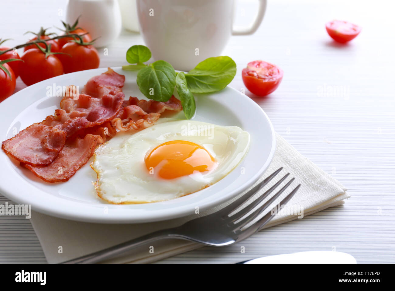 Bacon and eggs on color wooden table background Stock Photo - Alamy