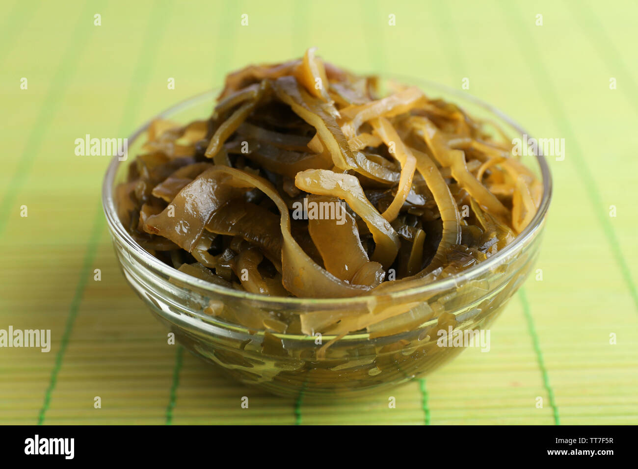 Seaweed in glass bowl on bamboo mat background Stock Photo - Alamy