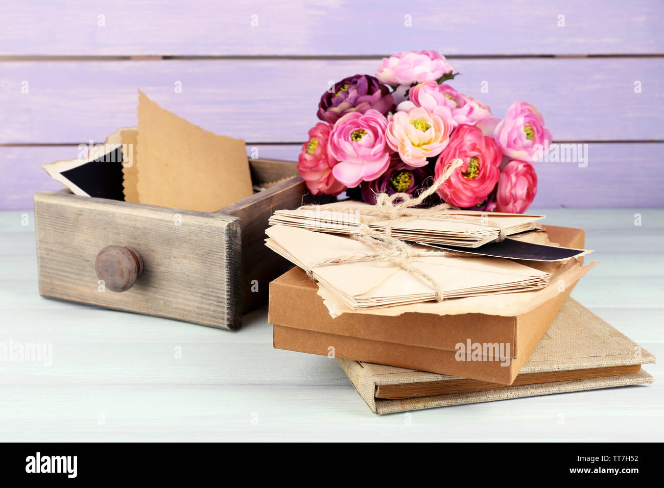 Vintage memories with flowers on wooden background Stock Photo - Alamy