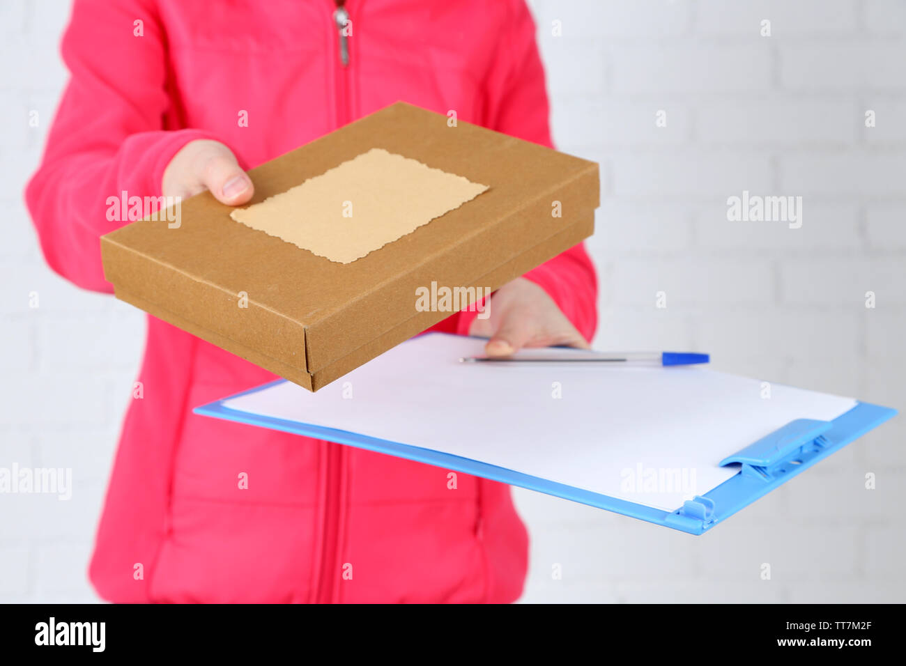 Courier parcel box hi-res stock photography and images - Alamy