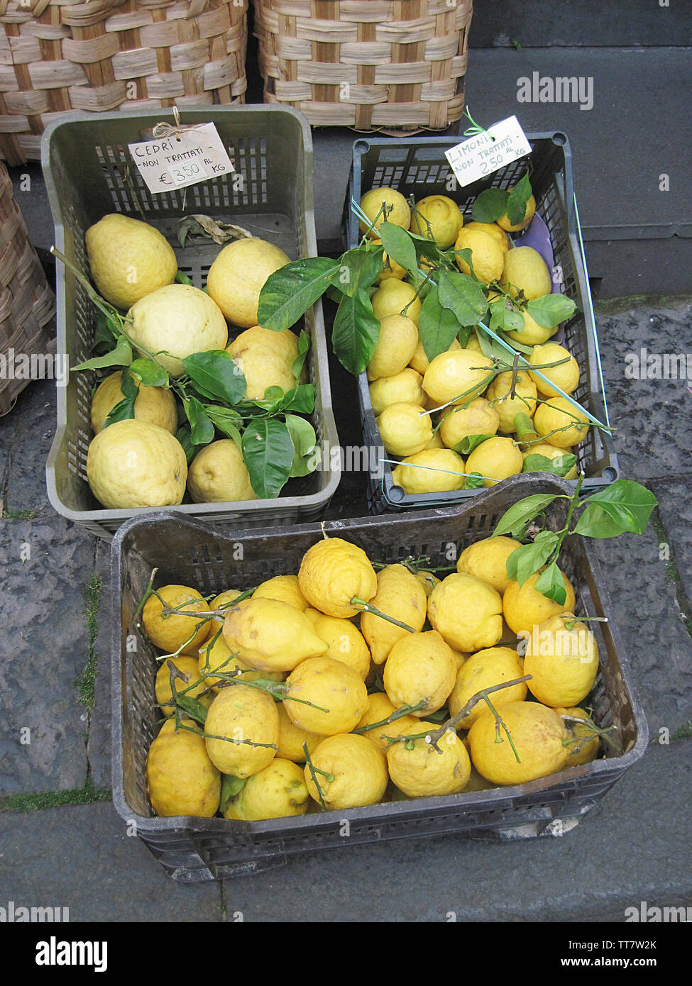 A STILL LIFE OF LEMONS BEING SOLD IN A SHOP IN AMALFI, AMALFI COAST ...