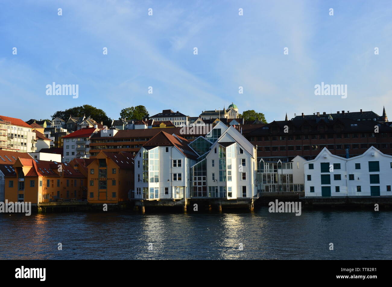Bergen harbour buildings hi-res stock photography and images - Alamy