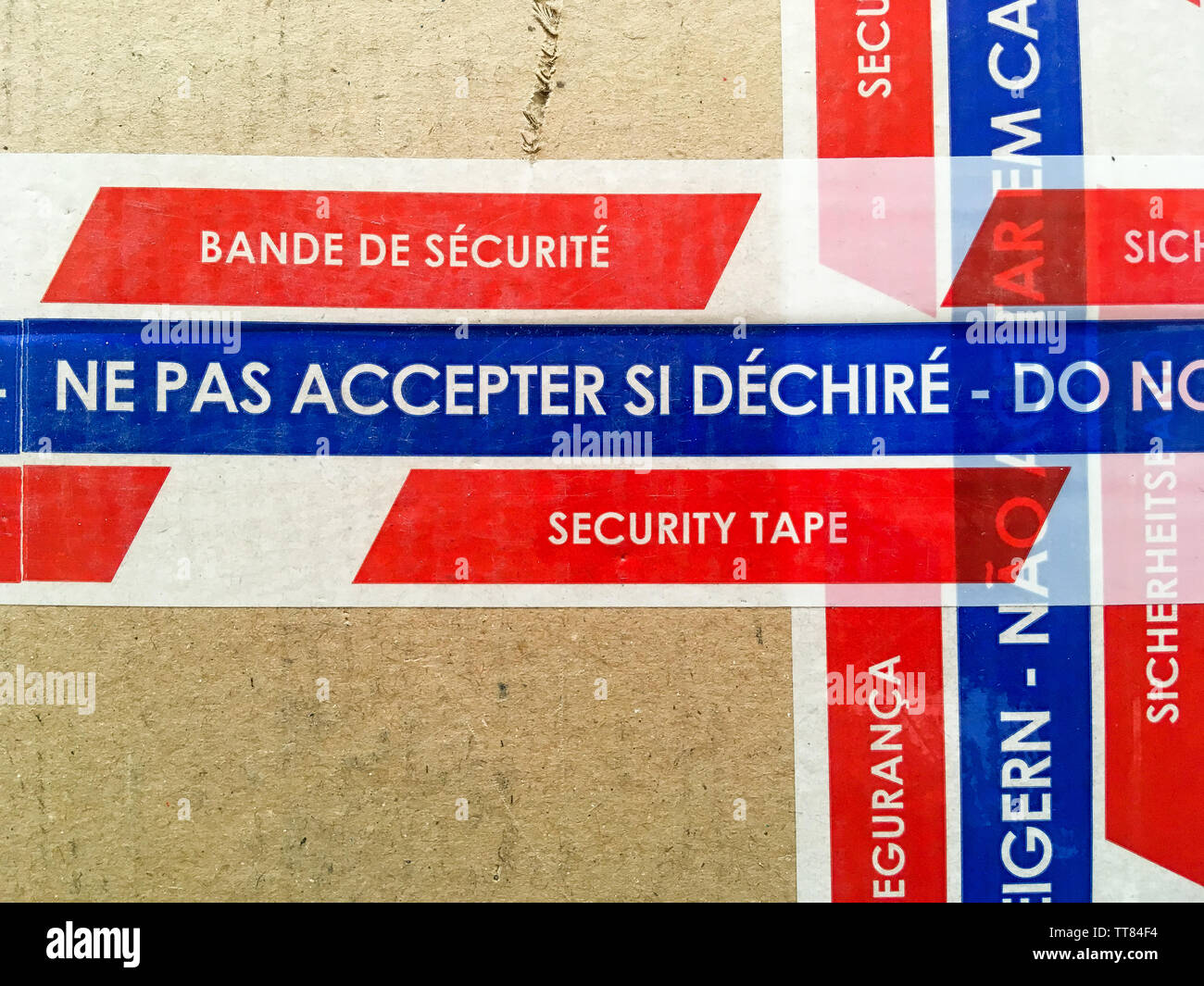 Security band for packs shipping Stock Photo - Alamy
