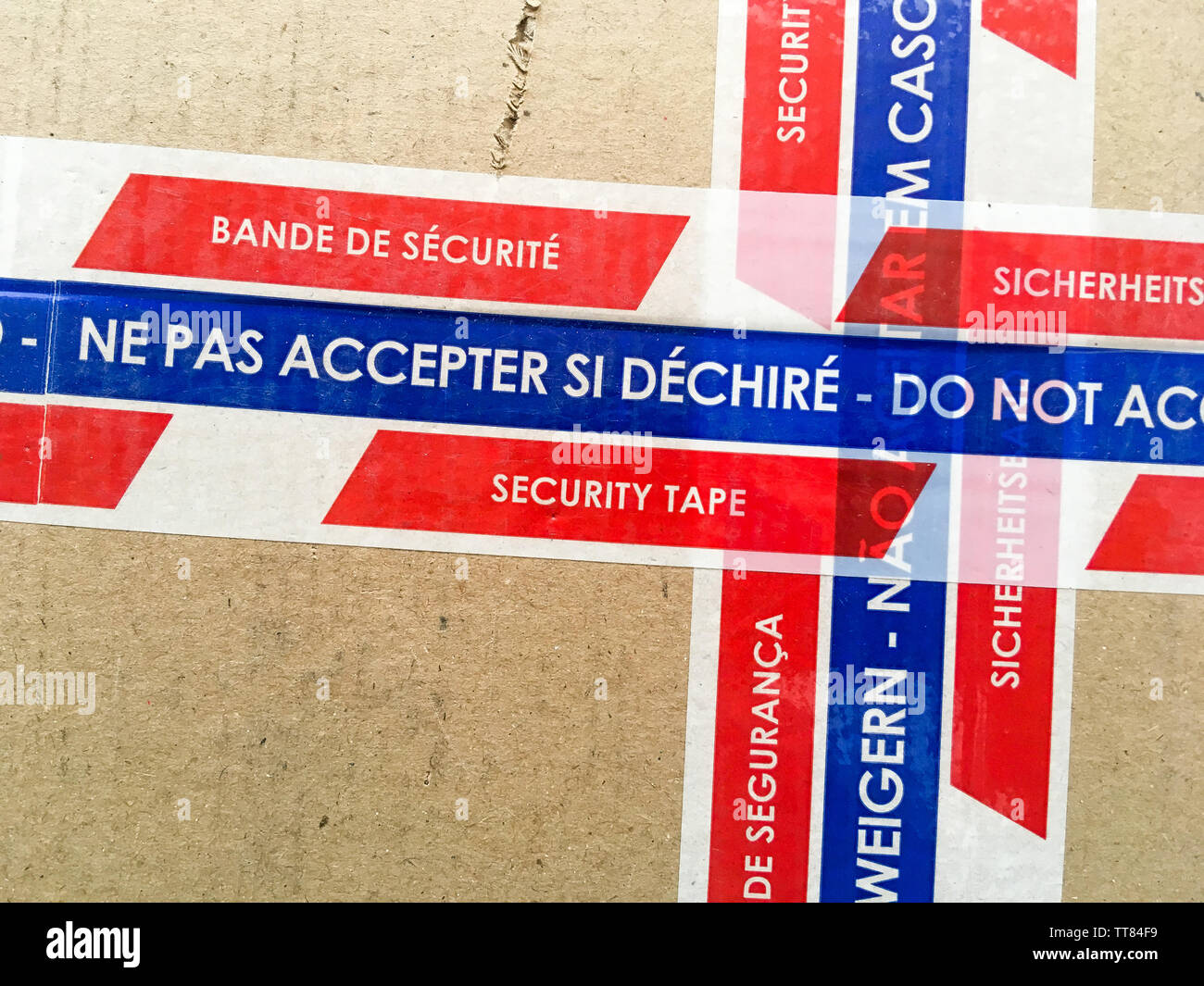 Security band for packs shipping Stock Photo - Alamy