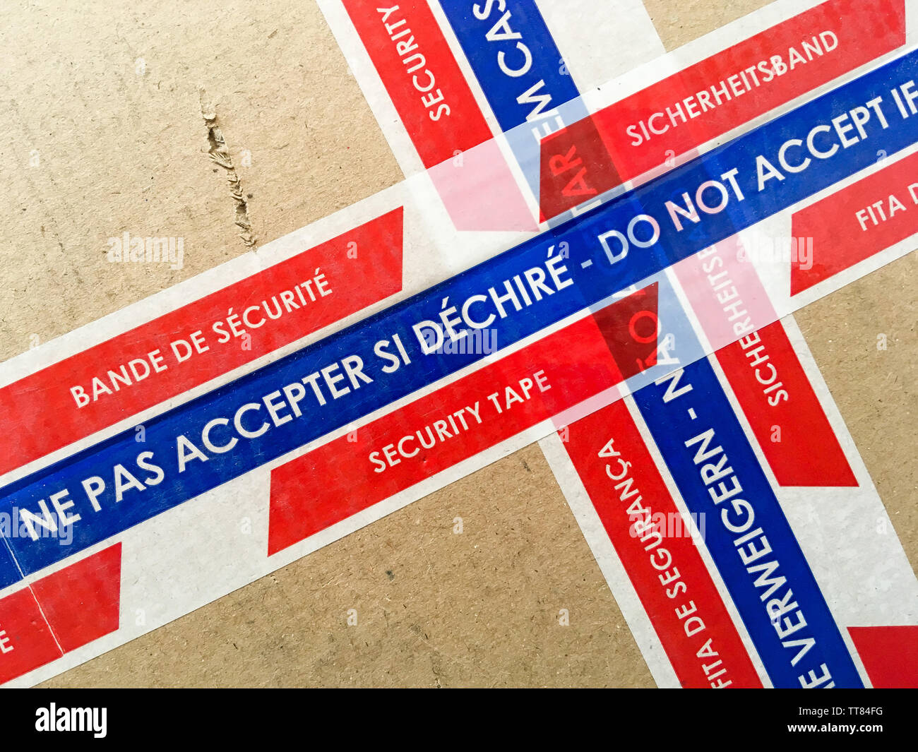 Security band for packs shipping Stock Photo - Alamy