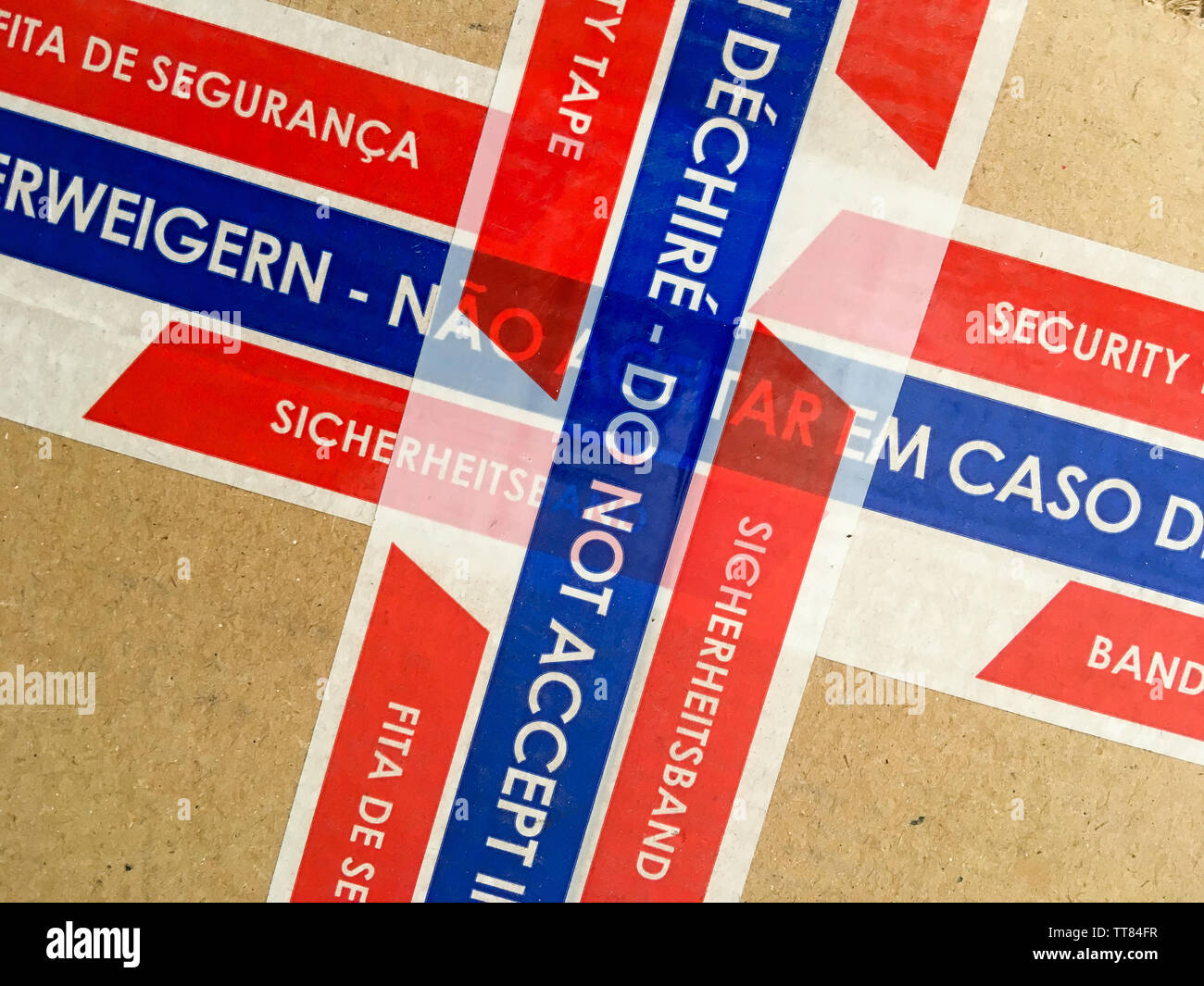 Security band for packs shipping Stock Photo - Alamy