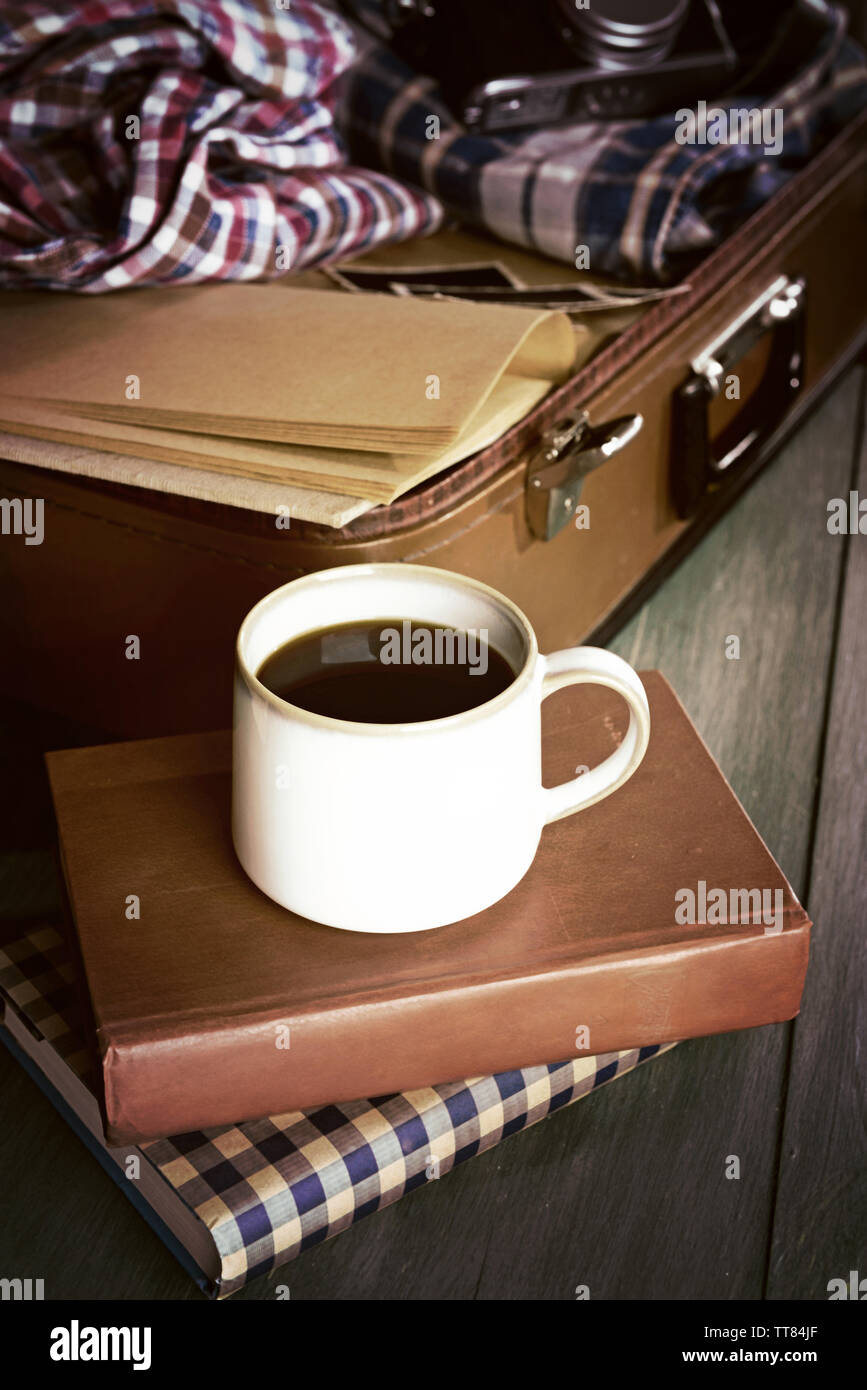 Open suitcase books hi-res stock photography and images - Alamy