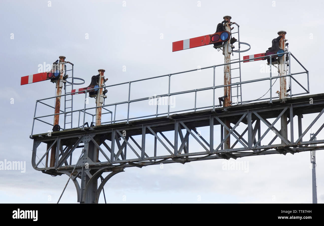 Semaphore signal gantry hi-res stock photography and images - Alamy