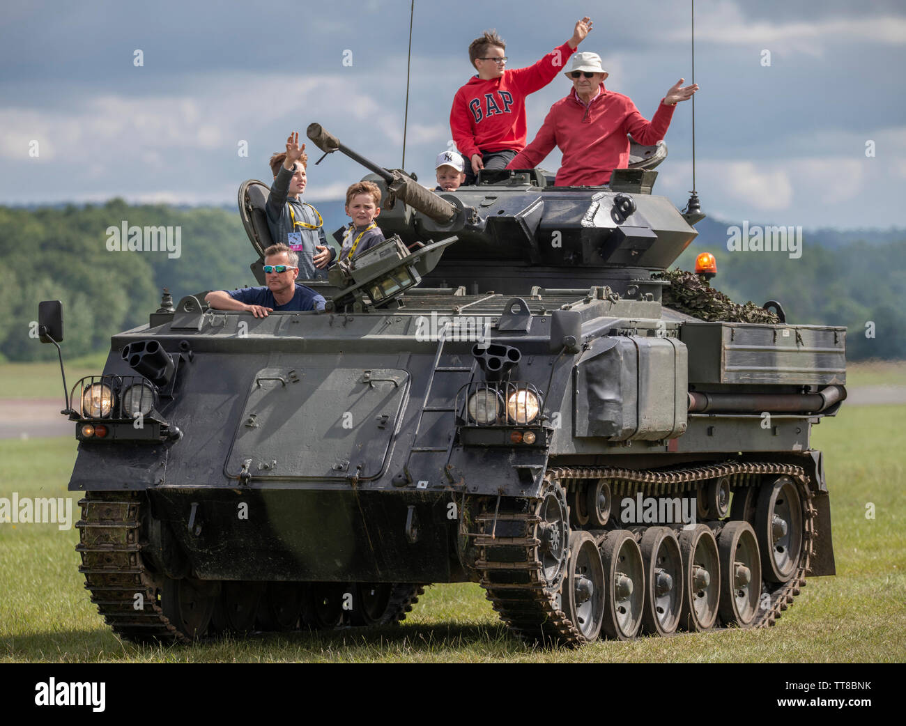 Parade ww2 vehicles hi-res stock photography and images - Alamy