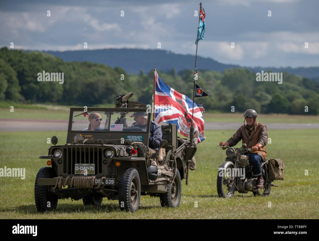 Parade ww2 vehicles hi-res stock photography and images - Alamy