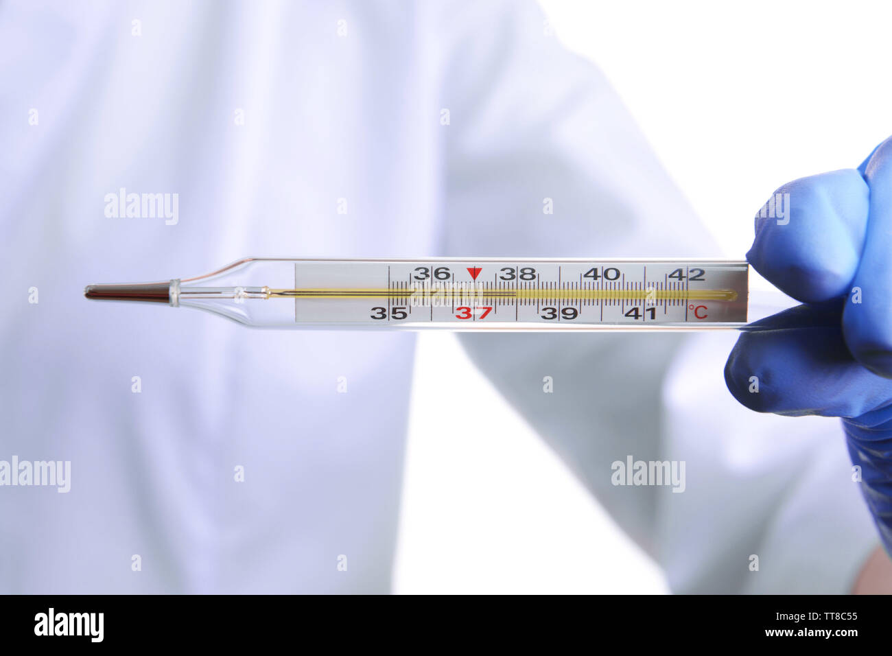 Doctor holding thermometer close up Stock Photo - Alamy