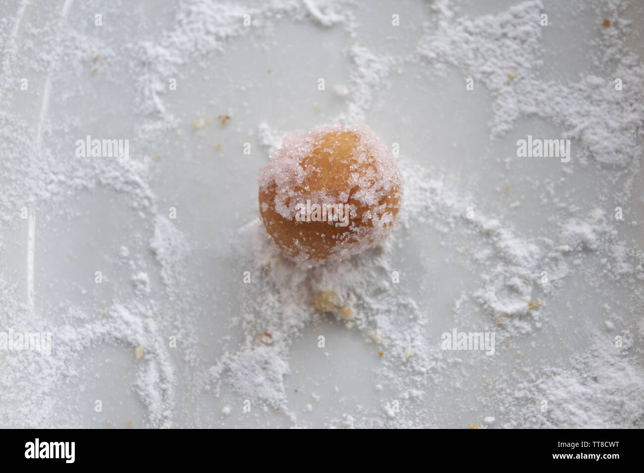 delicious single cake pops in granulated sugar Stock Photo - Alamy