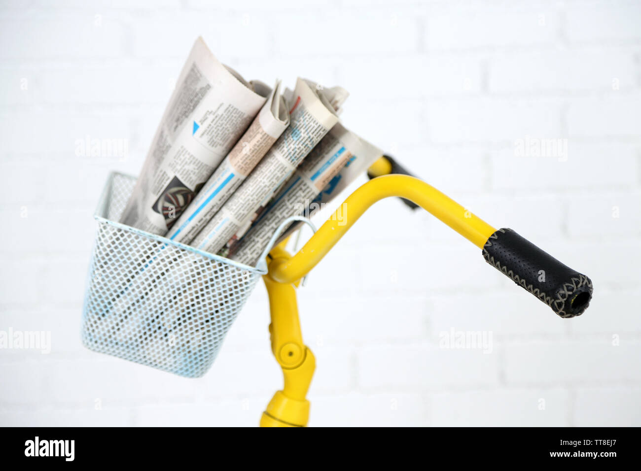 Delivering newspaper bike hi-res stock photography and images - Alamy