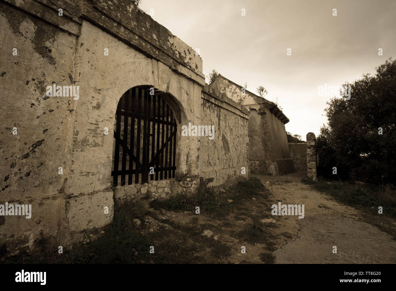 Castle entrance war conflict British Spanish war wars gate gates ...