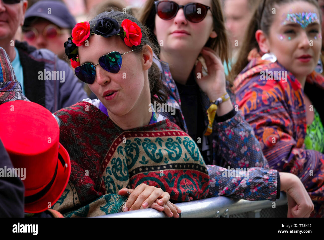 Hippie woman in festival crowd hi-res stock photography and images - Alamy