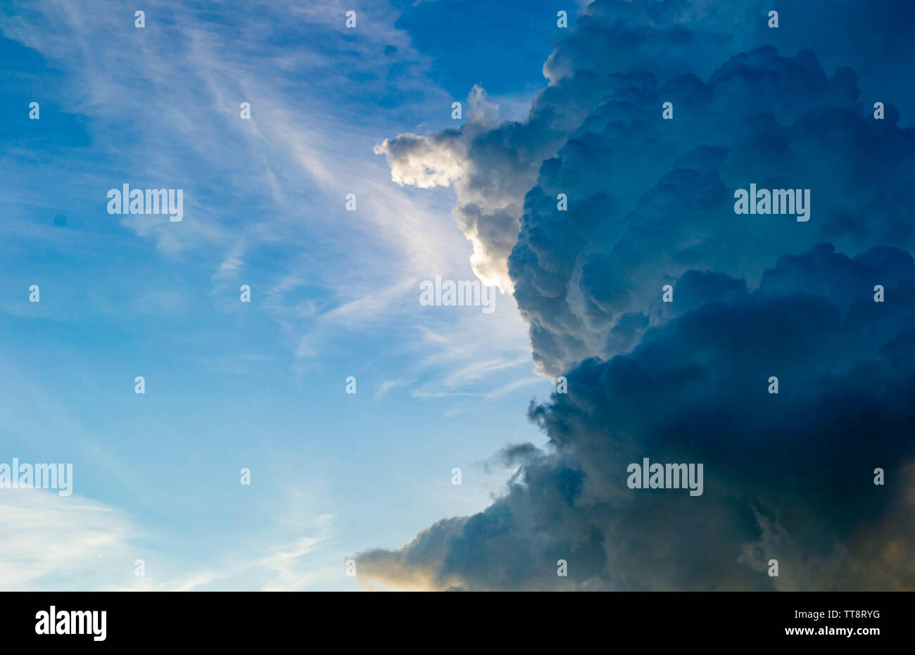 a tall dark thunderhead cloud looming overhead Stock Photo - Alamy