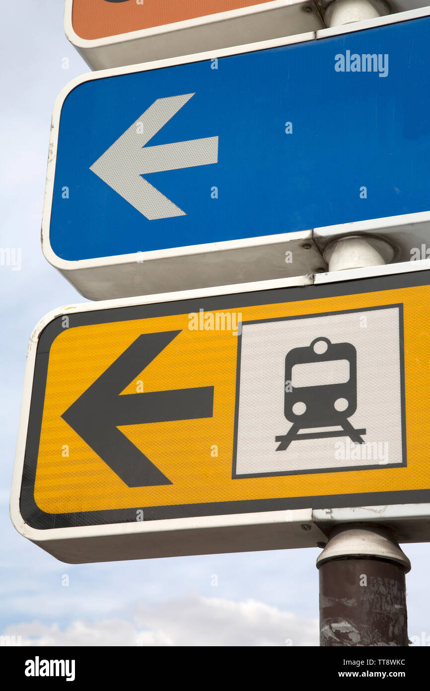 Railroad Station Sign and Arrow Stock Photo - Alamy