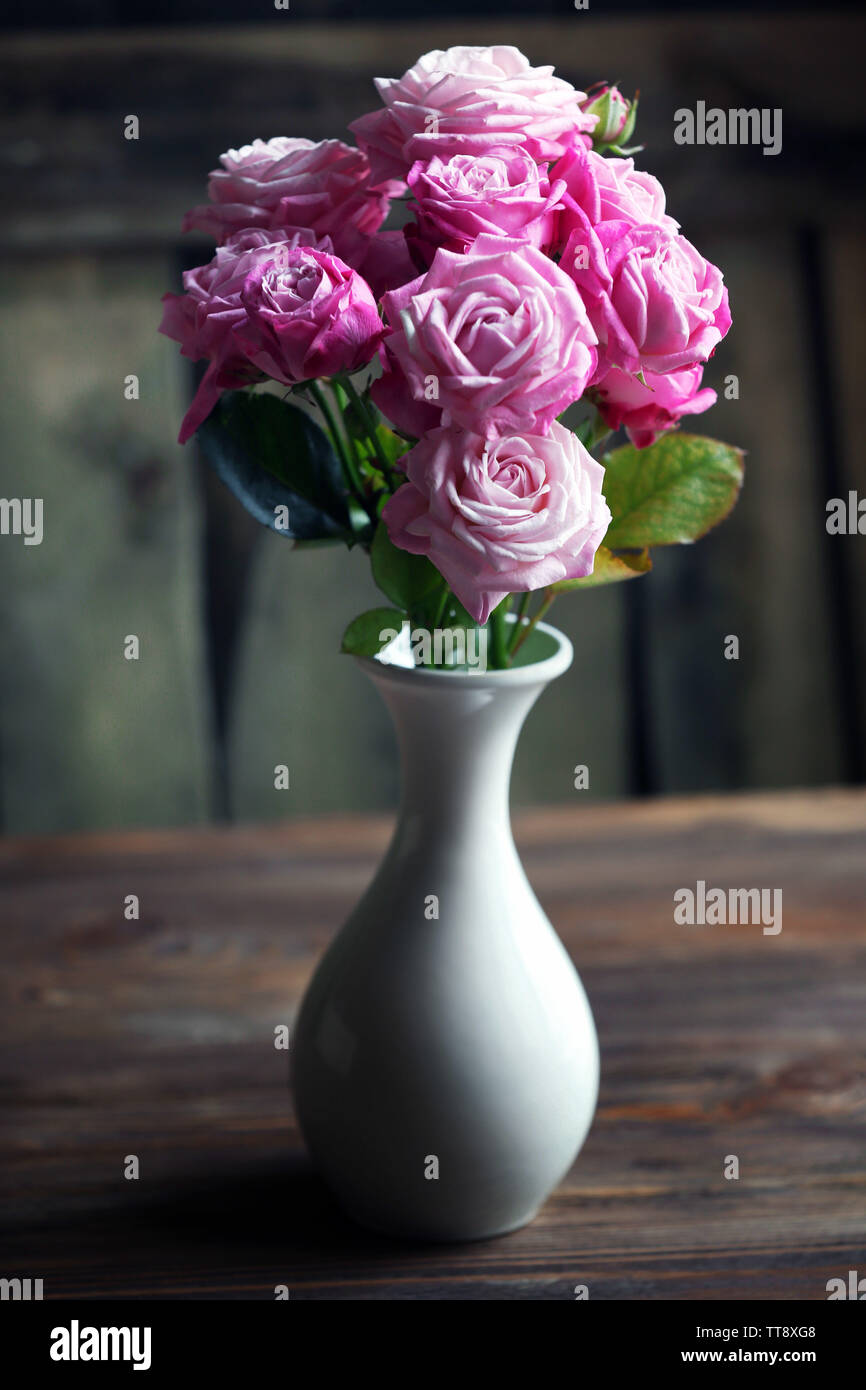 Bouquet of beautiful fresh roses on wooden background Stock Photo - Alamy