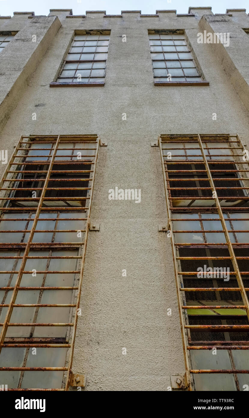 Exterior prison wall hi-res stock photography and images - Alamy