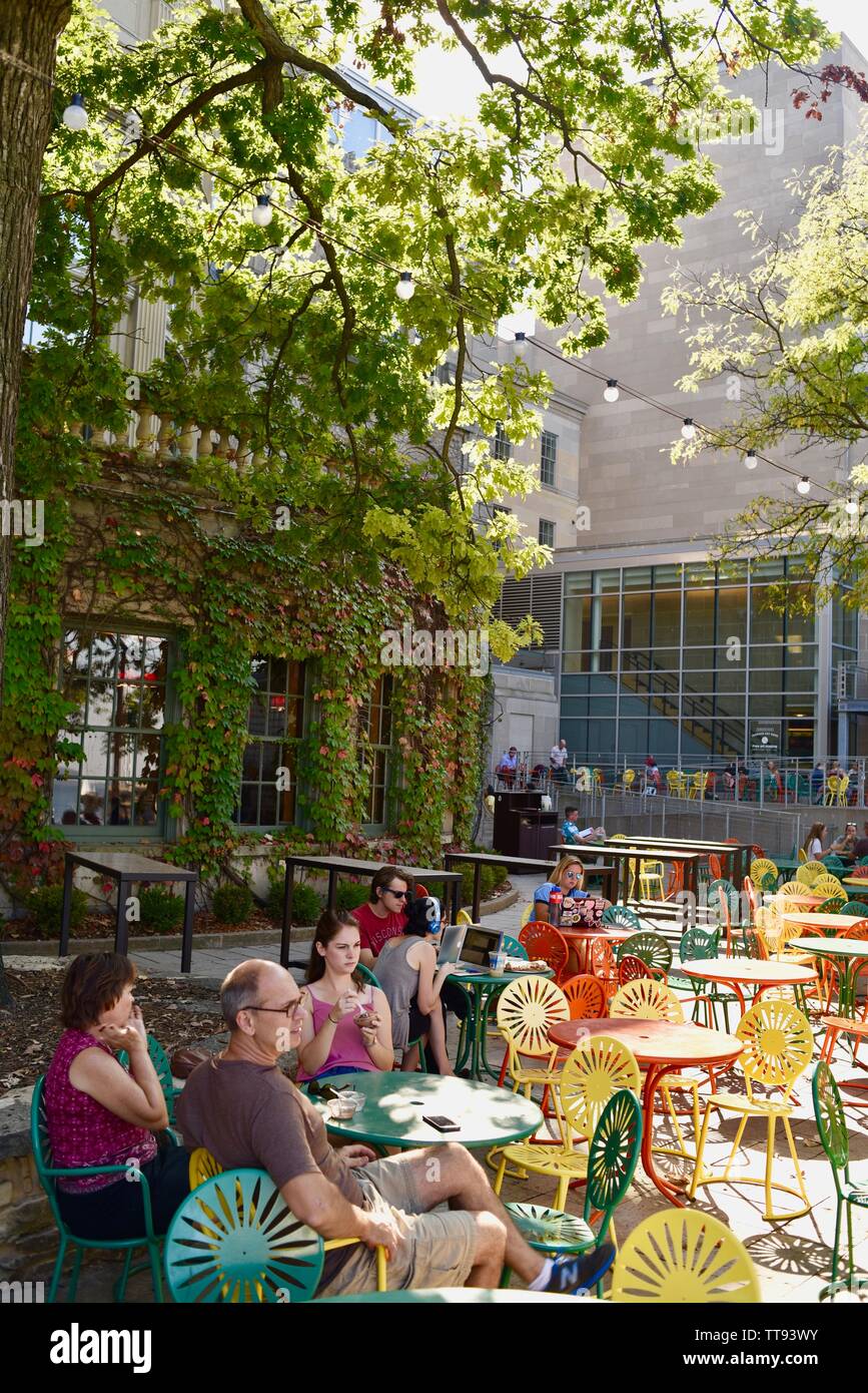 Madison lake dining hi-res stock photography and images - Alamy