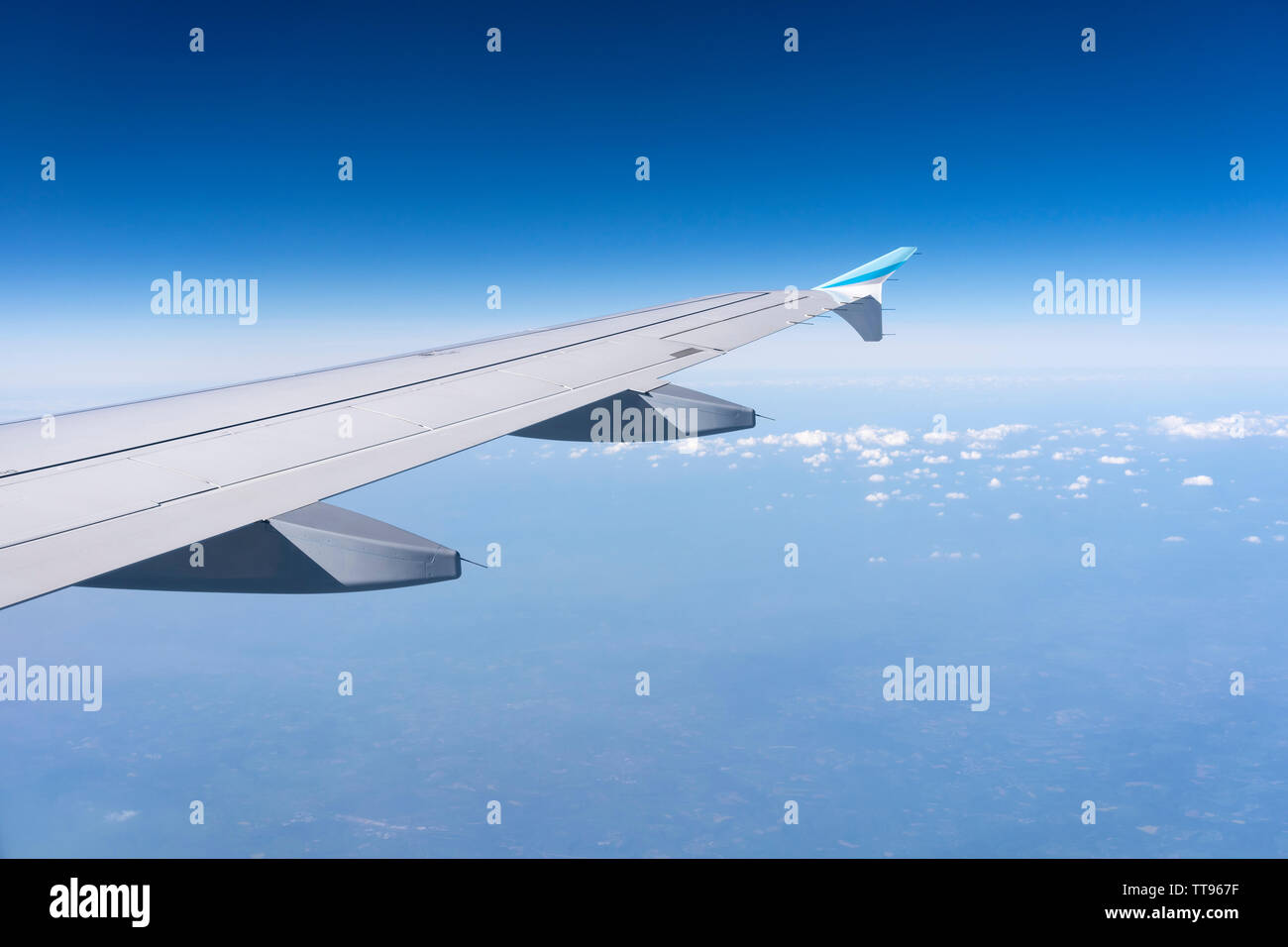 The view across the wing of an Airbus A319 flying at altitude to the ...