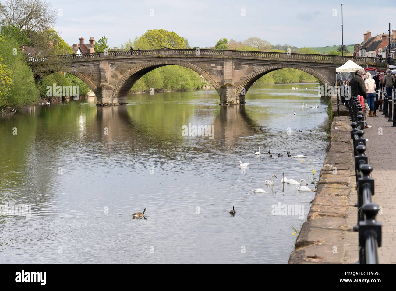 The 3-span masonry Bewdley Bridge over the Severn was built in 1798 by ...