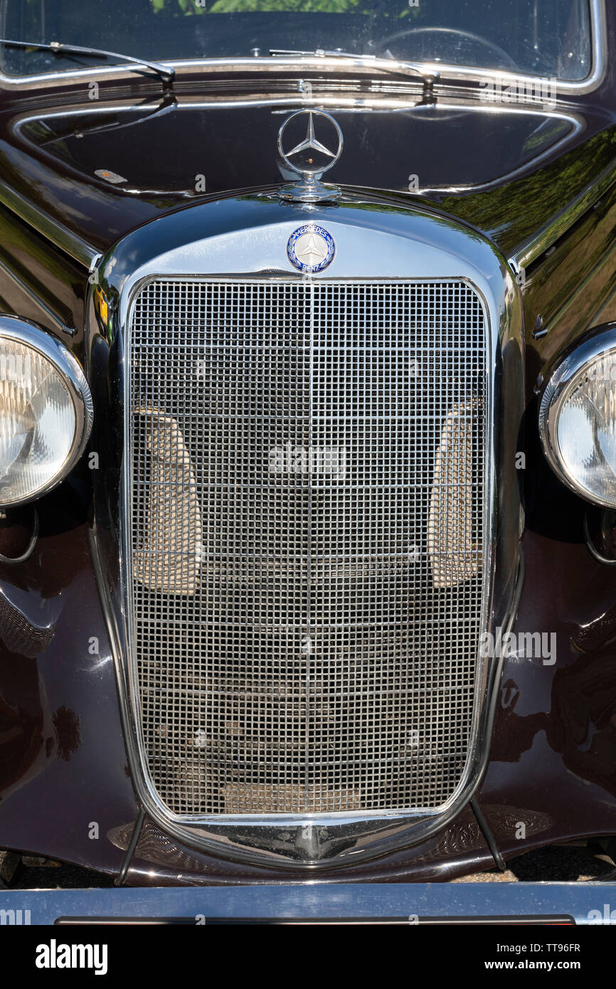 Mercedes benz front grill vintage hi-res stock photography and images ...