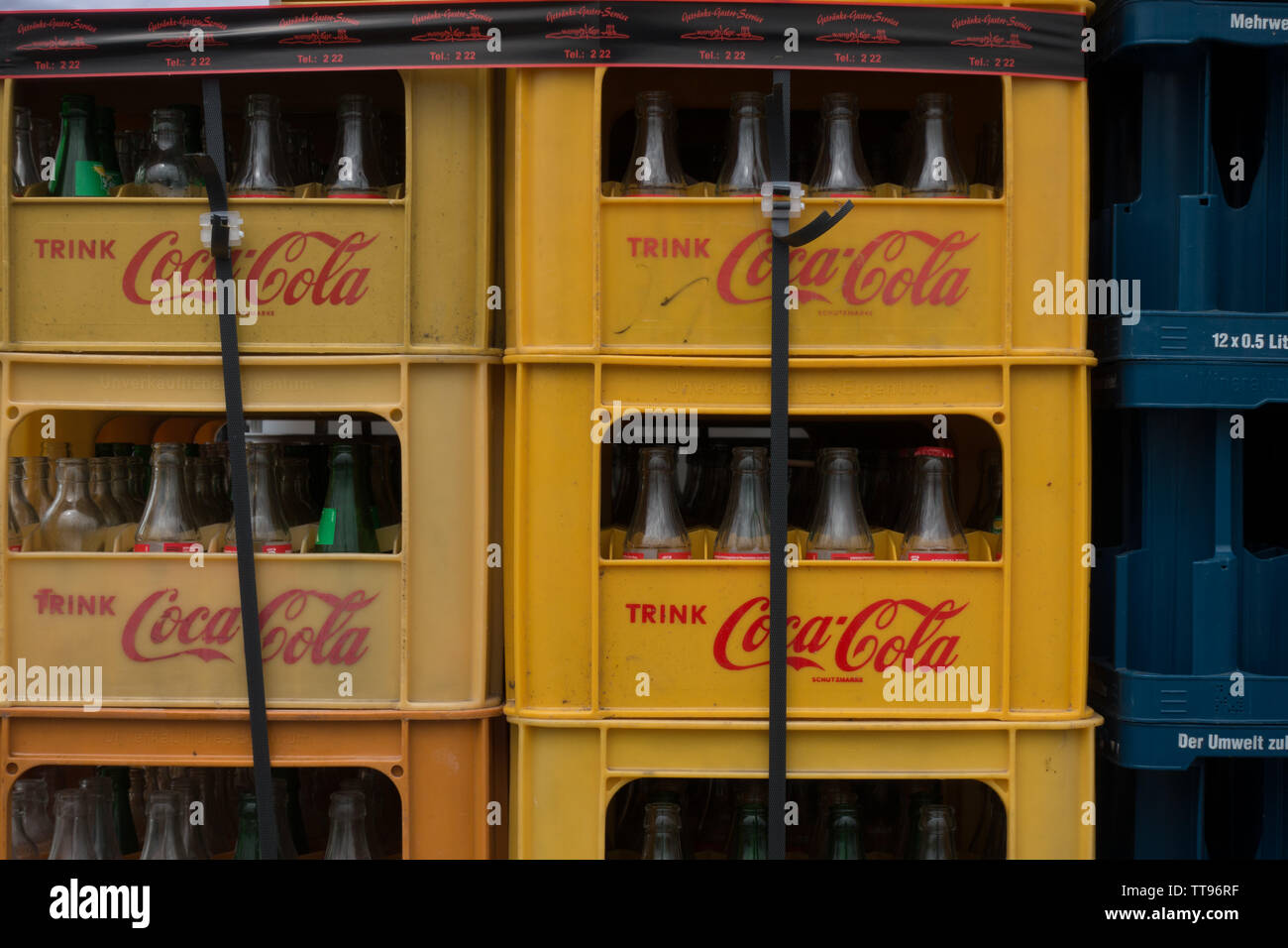 Crates of coca cola bottles hi-res stock photography and images - Alamy