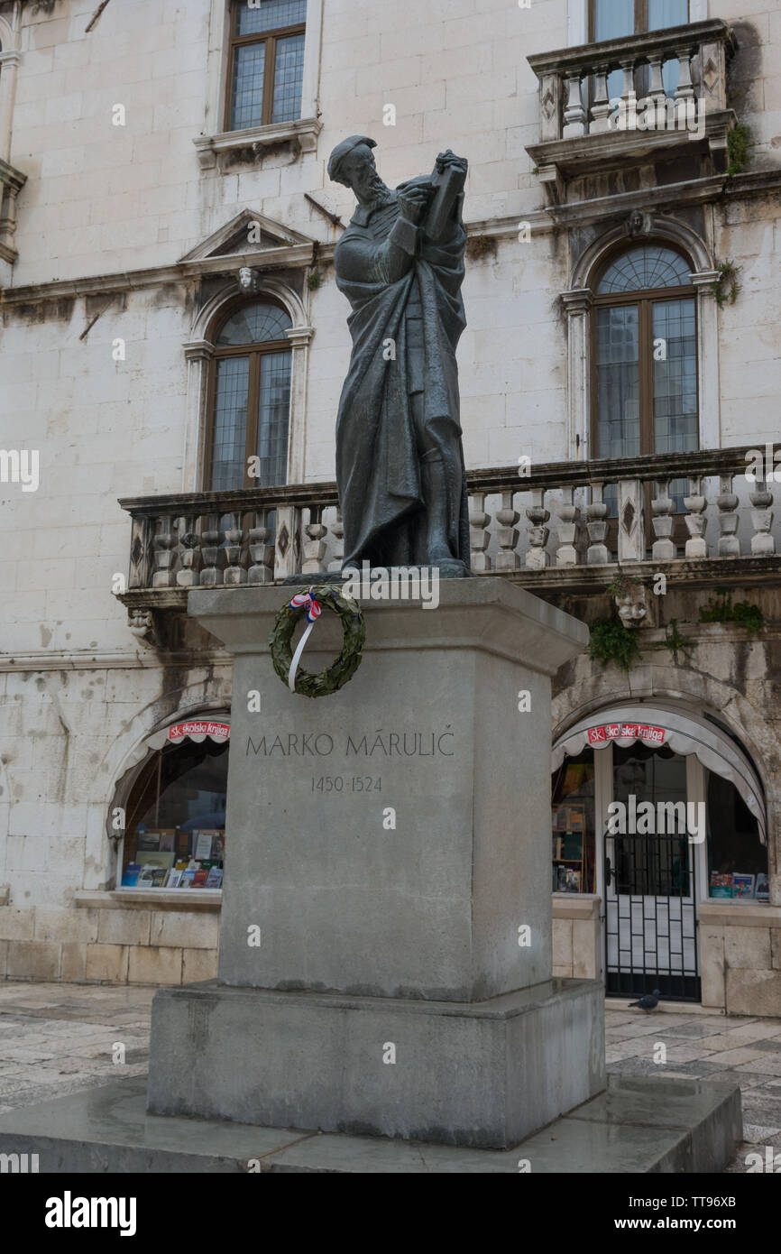 Bronze statue of poet Marko Marulić in Split, Croatia Stock Photo - Alamy
