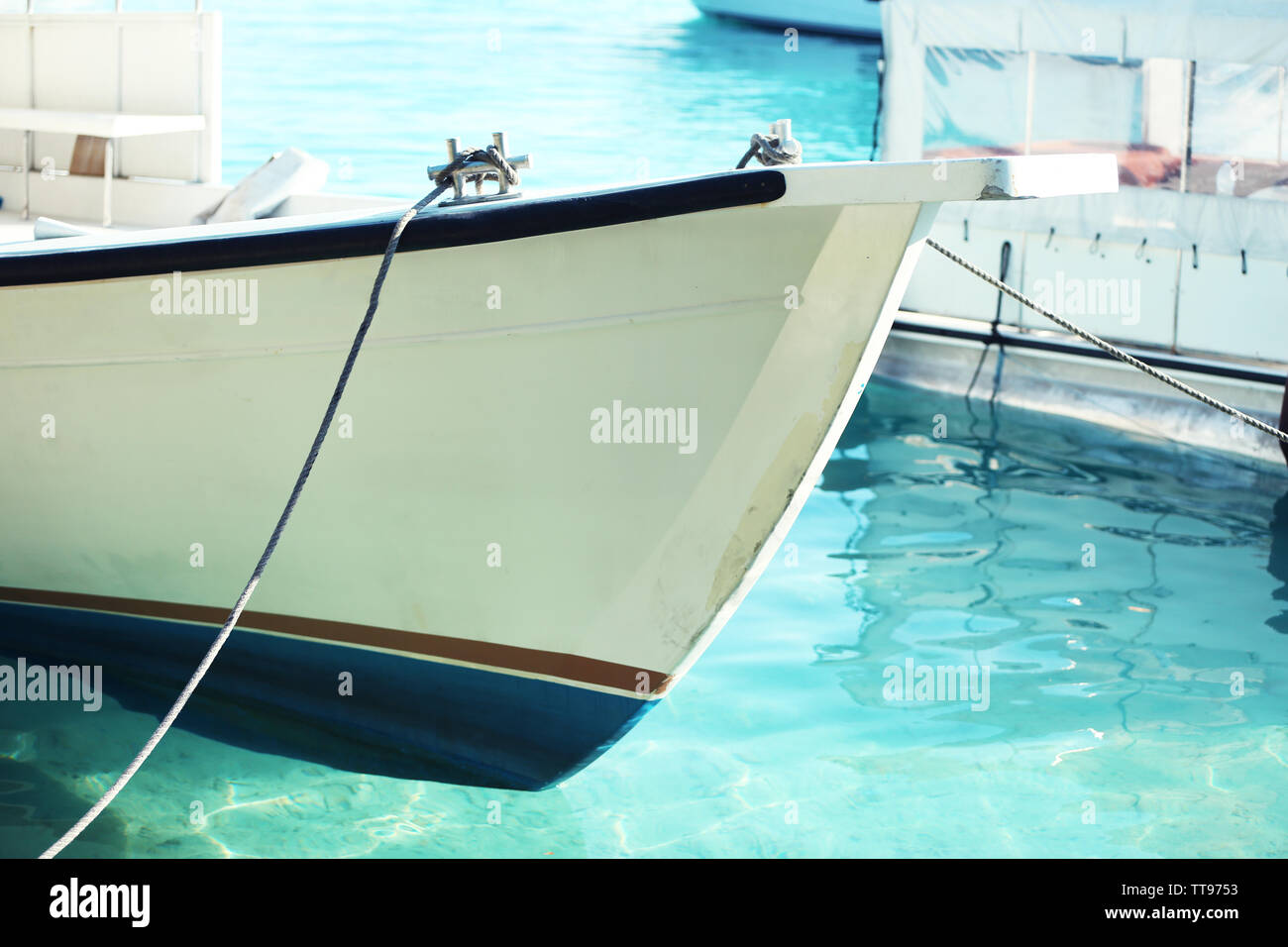 Yacht berth in ocean water in resort Stock Photo - Alamy