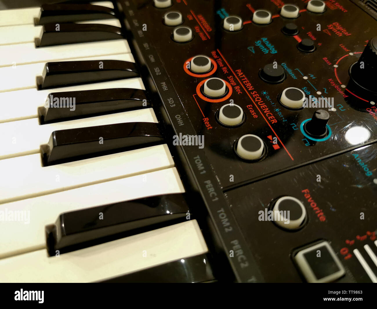 Midi mixer hi-res stock photography and images - Alamy