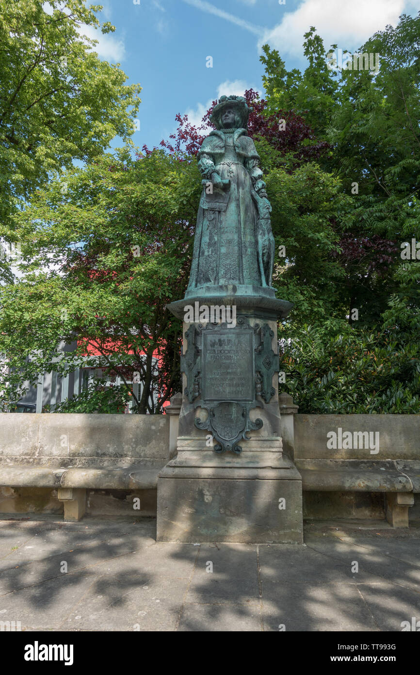 Fraulein maria statue hi-res stock photography and images - Alamy