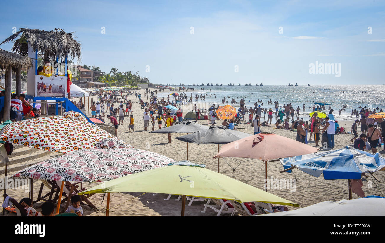 Peru beach beaches hi-res stock photography and images - Alamy