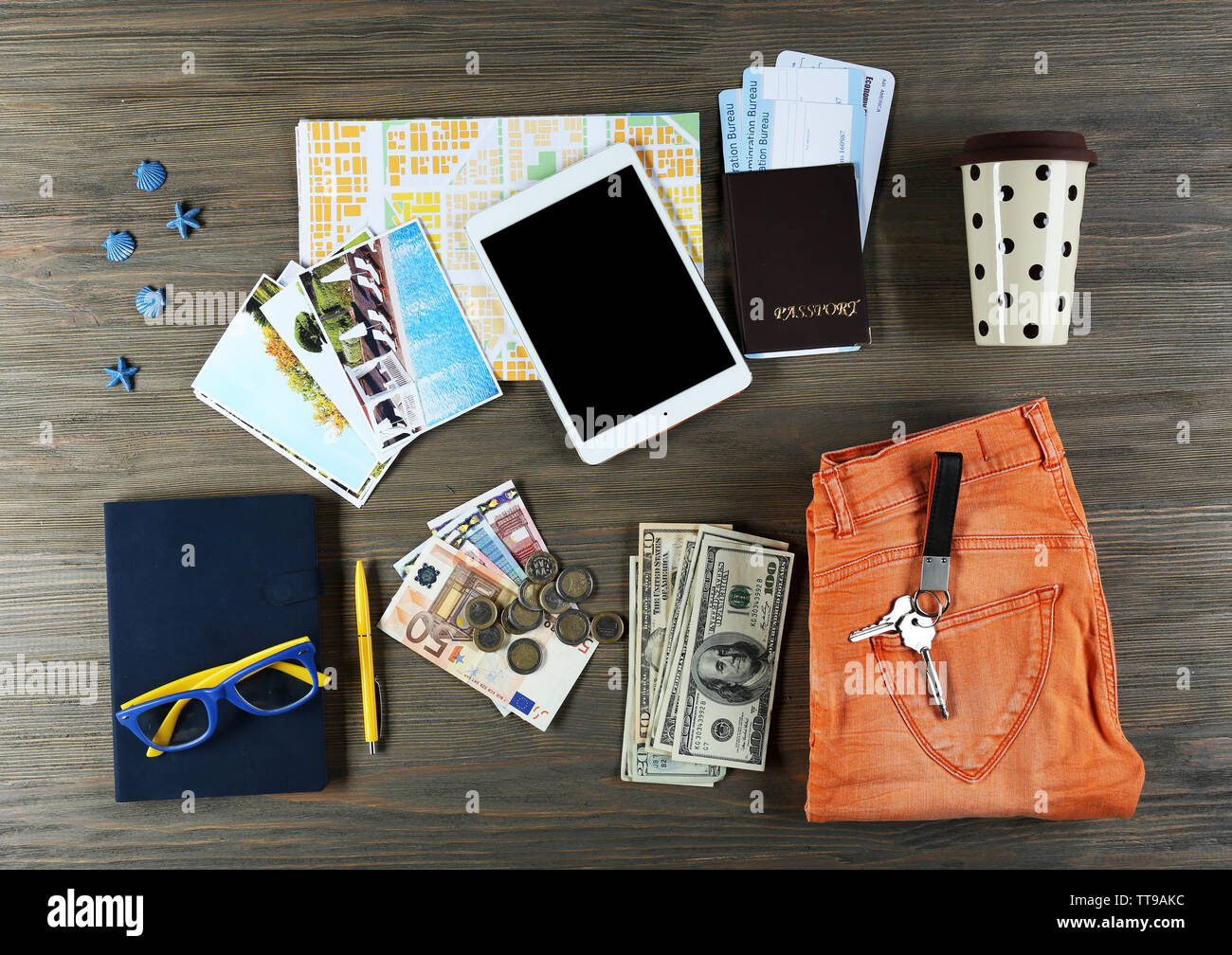 Set of travel things on wooden background Stock Photo - Alamy