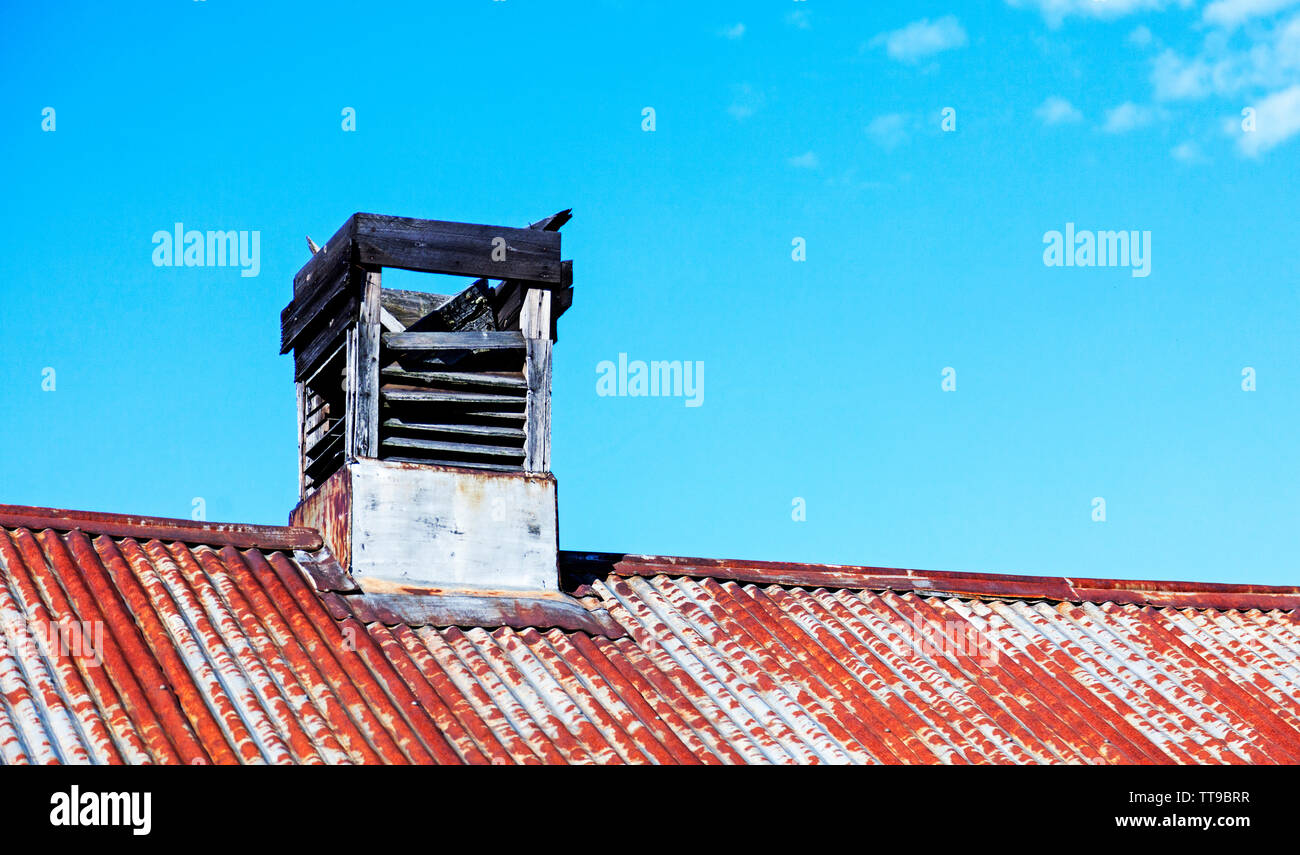 Rusted metal roof tiles hi-res stock photography and images - Alamy