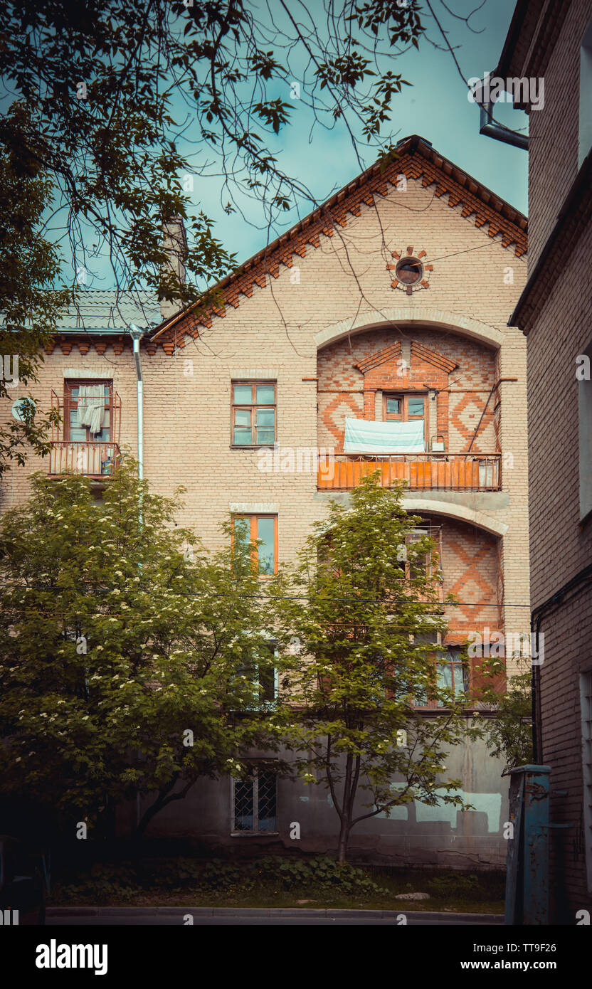 Old brick house hi-res stock photography and images - Alamy